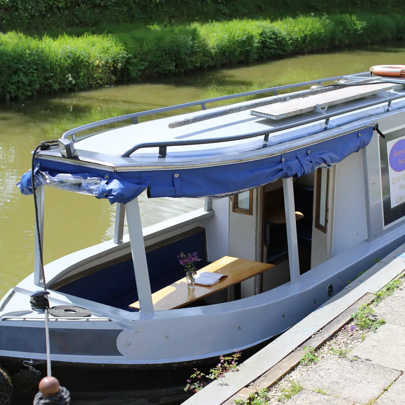 Home Page for Your Perfect Holiday Getaway - Honeystreet Boats